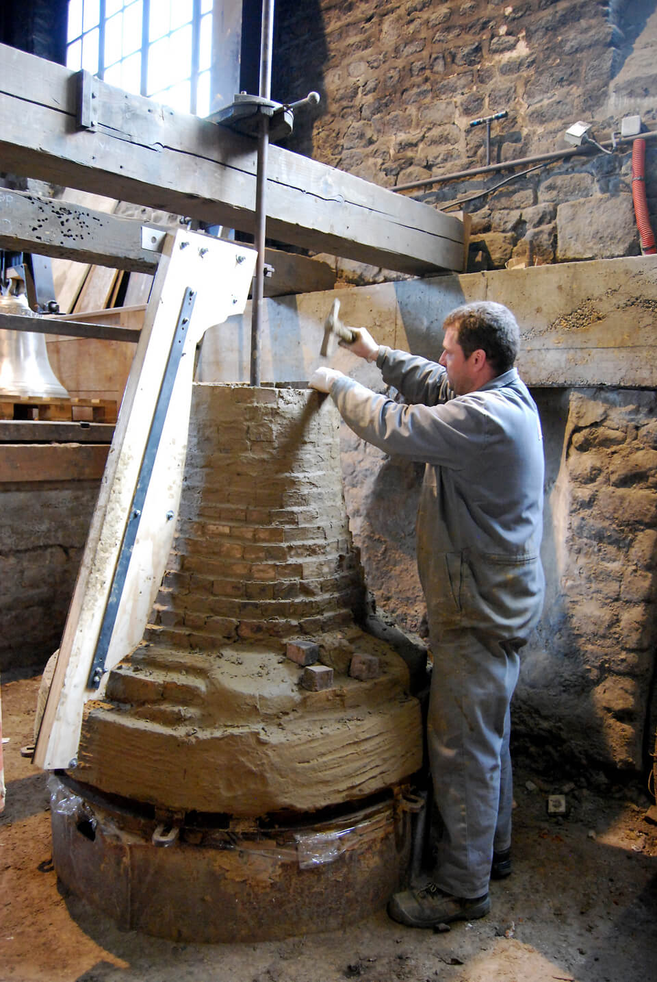 Une cloche de 1,150 tonne pour fêter 150 ans de savoir-faire - Cornille ...